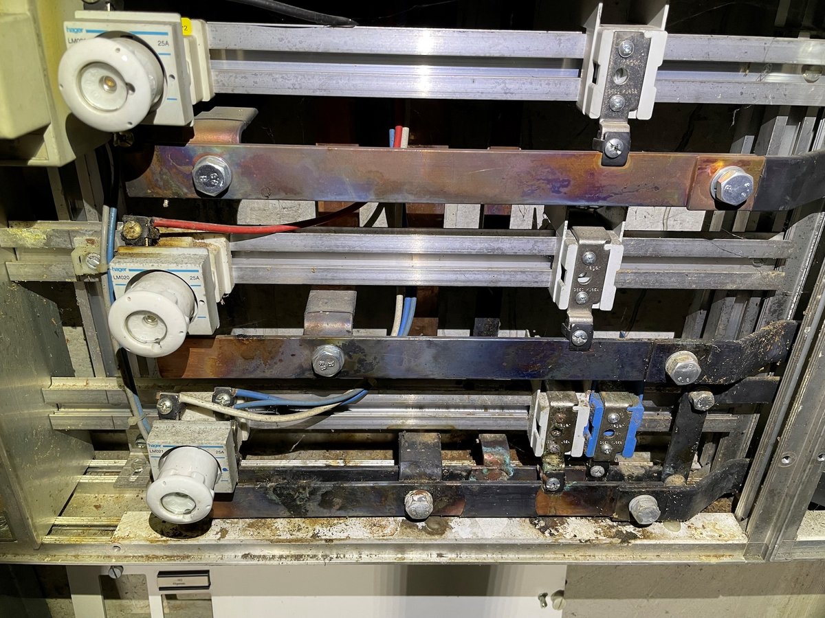 High-Voltage Insulator Cleaning and Maintenance - SÄKAPHEN GmbH